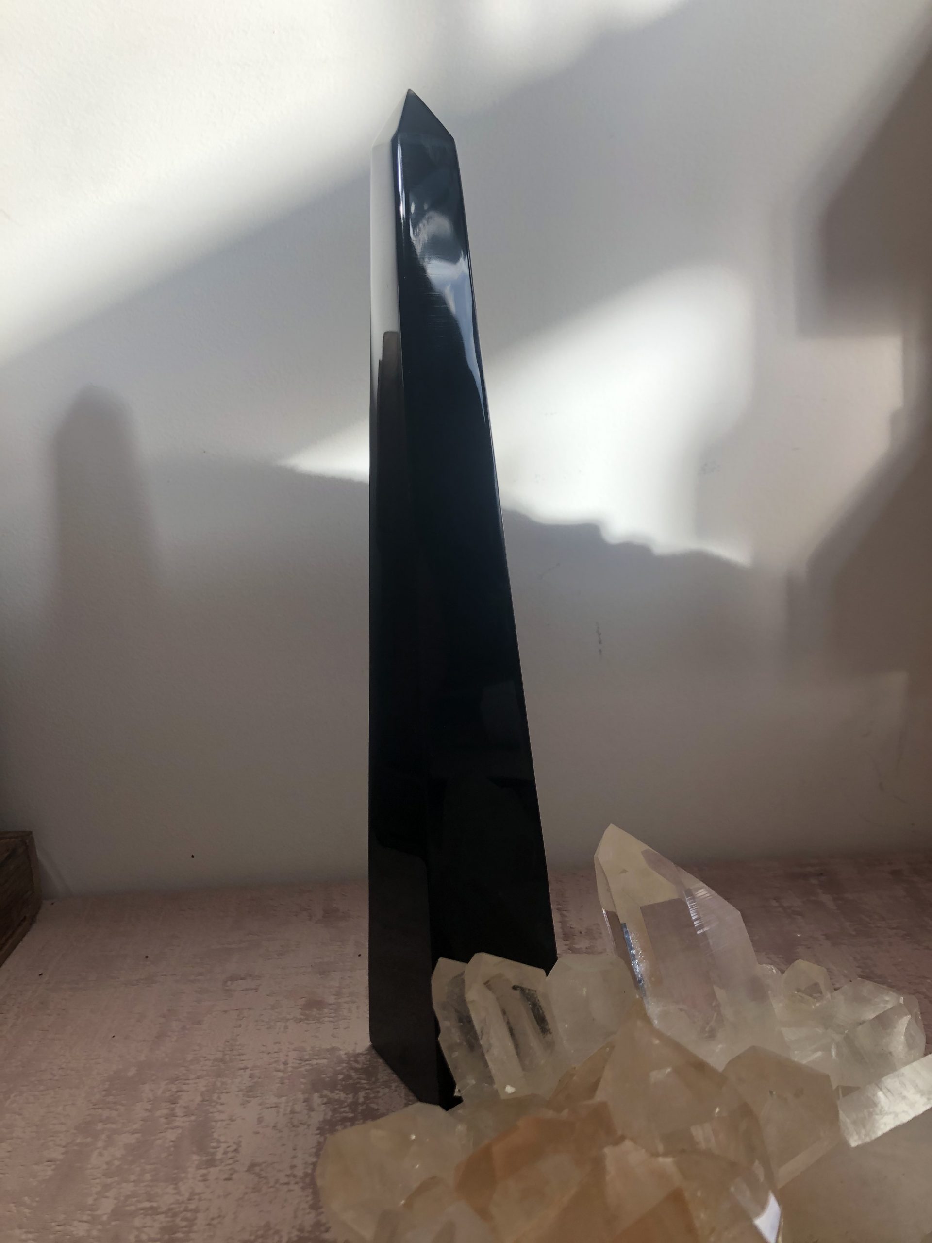 Obélisque d'Obsidienne noire - La Porte des Secrets