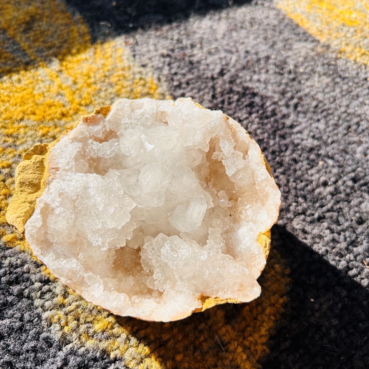 Géode Cristal de Roche extra blanc 224 gr Brésil - La Porte des Secrets