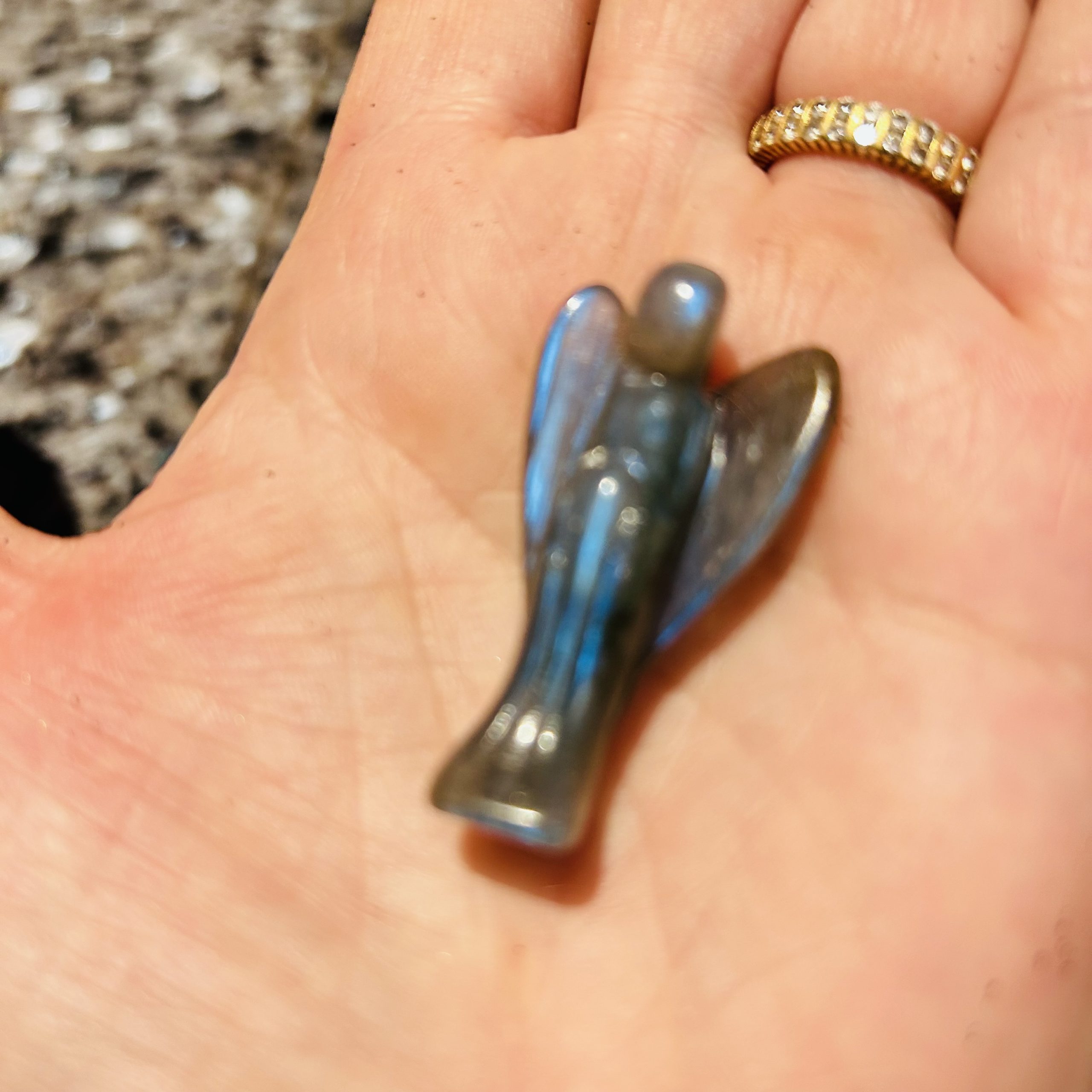Ange Labradorite extra sculpture Madagascar - La Porte des Secrets