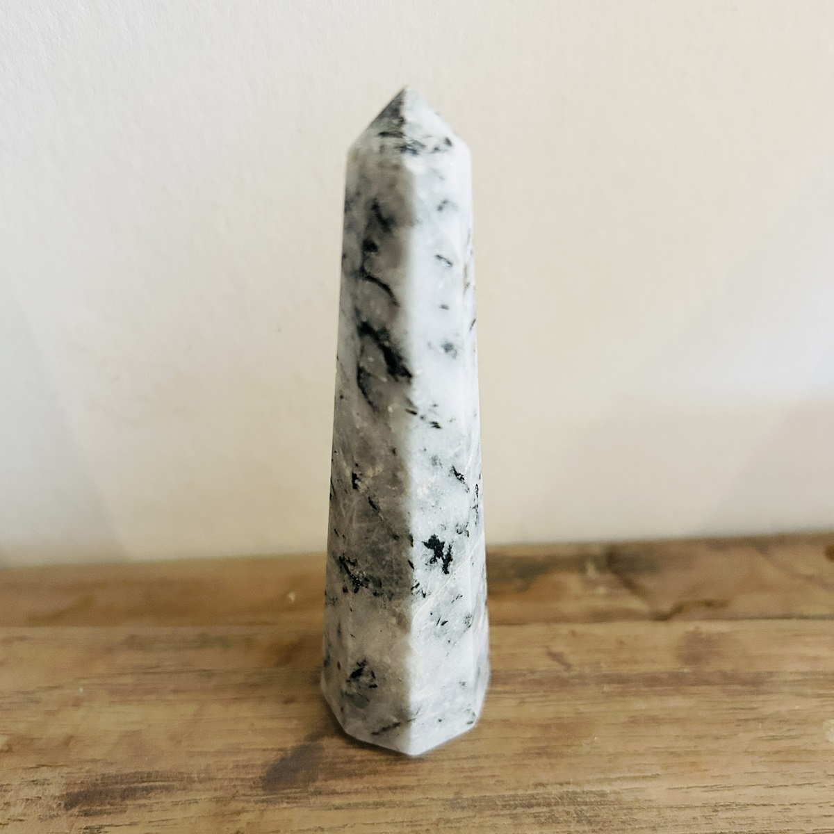 Obélisque 8 faces en SPINELLE naturelle hauteur 9.8 cm - La Porte des ...