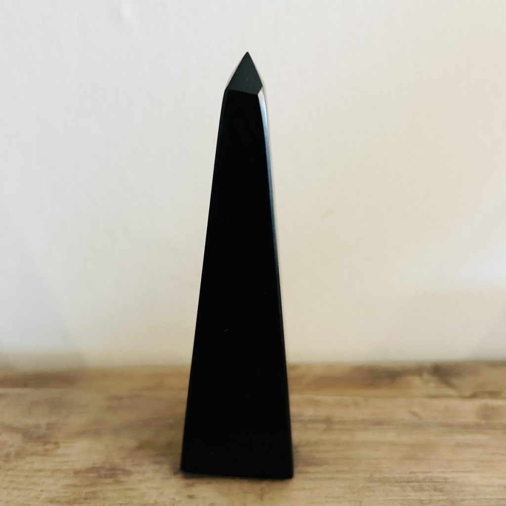 Obélisque Obsidienne noire fait main au Mexique 11.5 cm - La Porte des ...