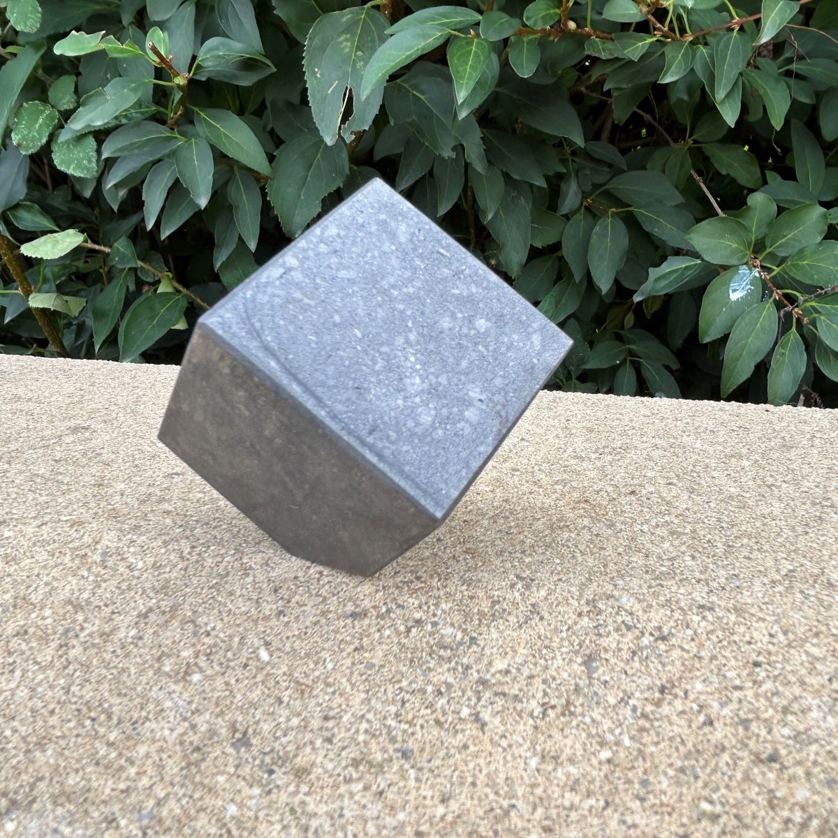 Cube Shungite poli mat 4 cm - Russie (Carélie) - La Porte des Secrets