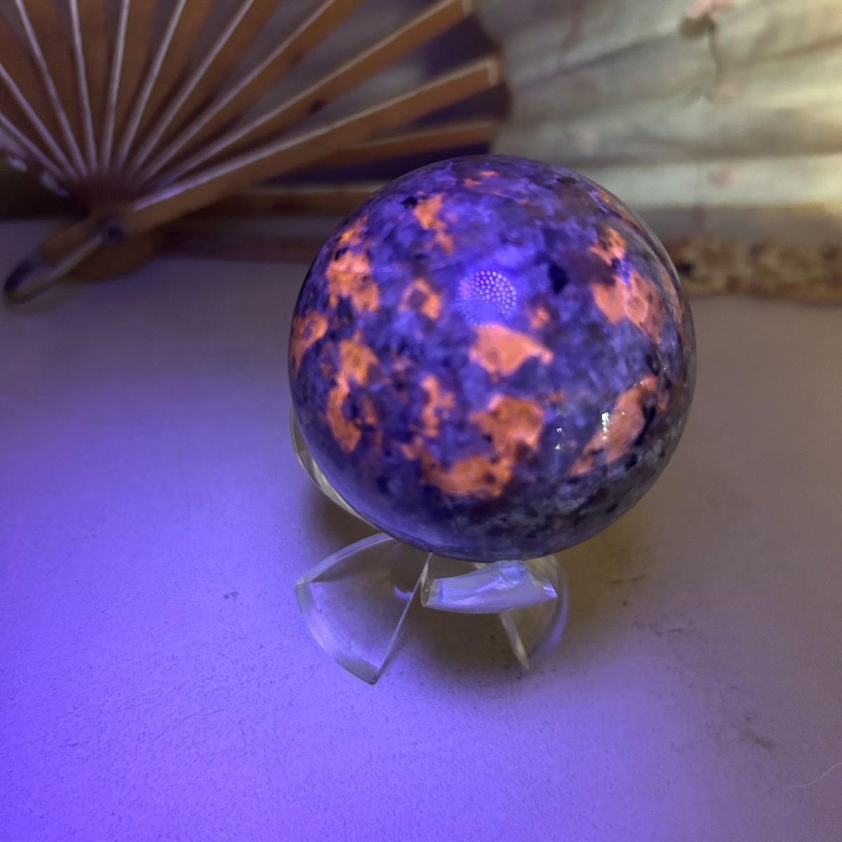 Sphère Yooperlite (pierre de lumière de la plage) 60 mm - pierre unique dans le monde - La Porte ...