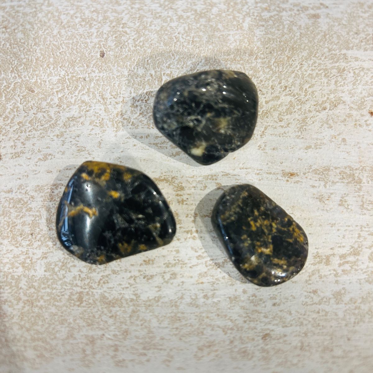 Cordierite ou Lolite - Pierre élévation spirituelle - pierre roulée ...