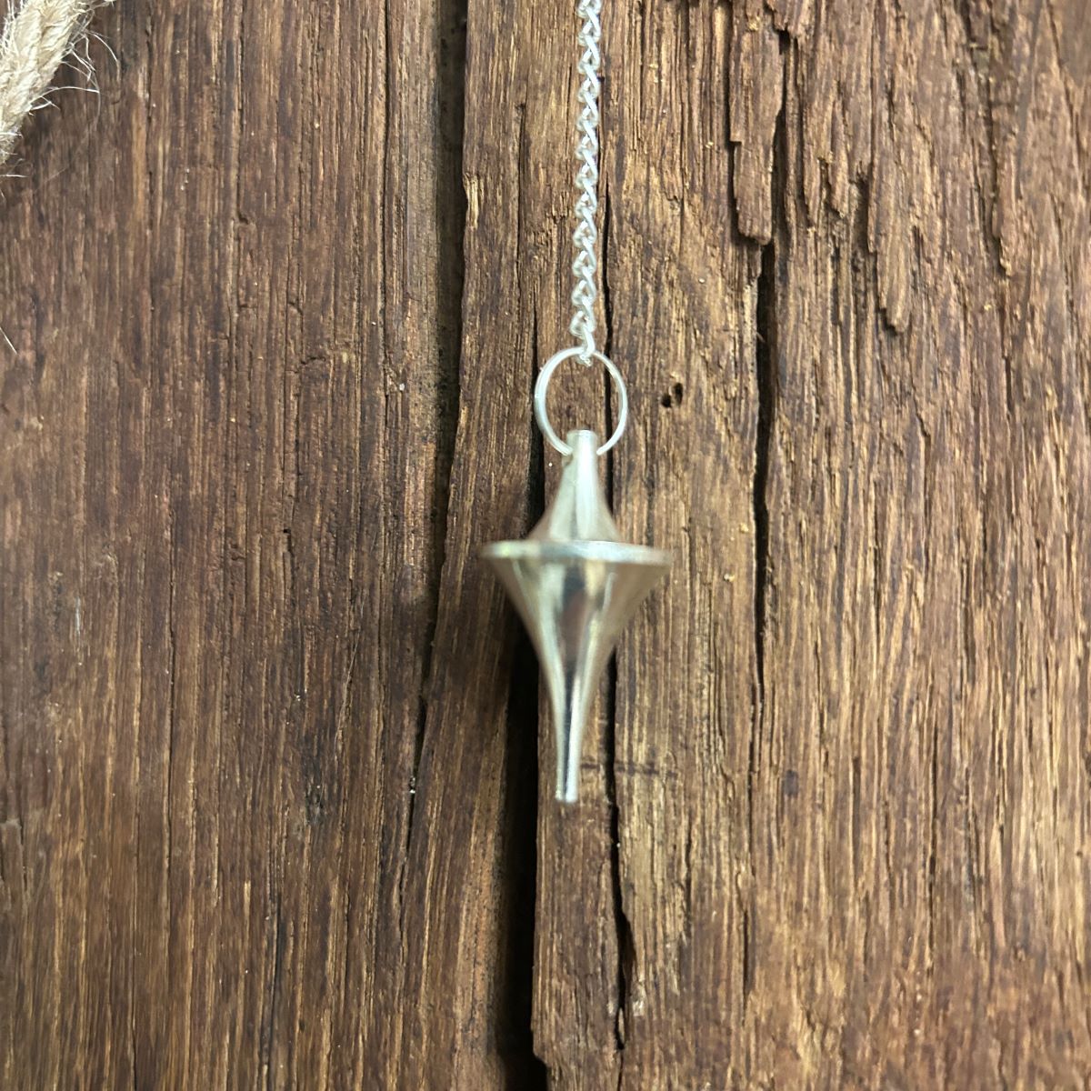 Pendule Kito acier chromé 13 gr et chaîne métal argenté - La Porte des Secrets